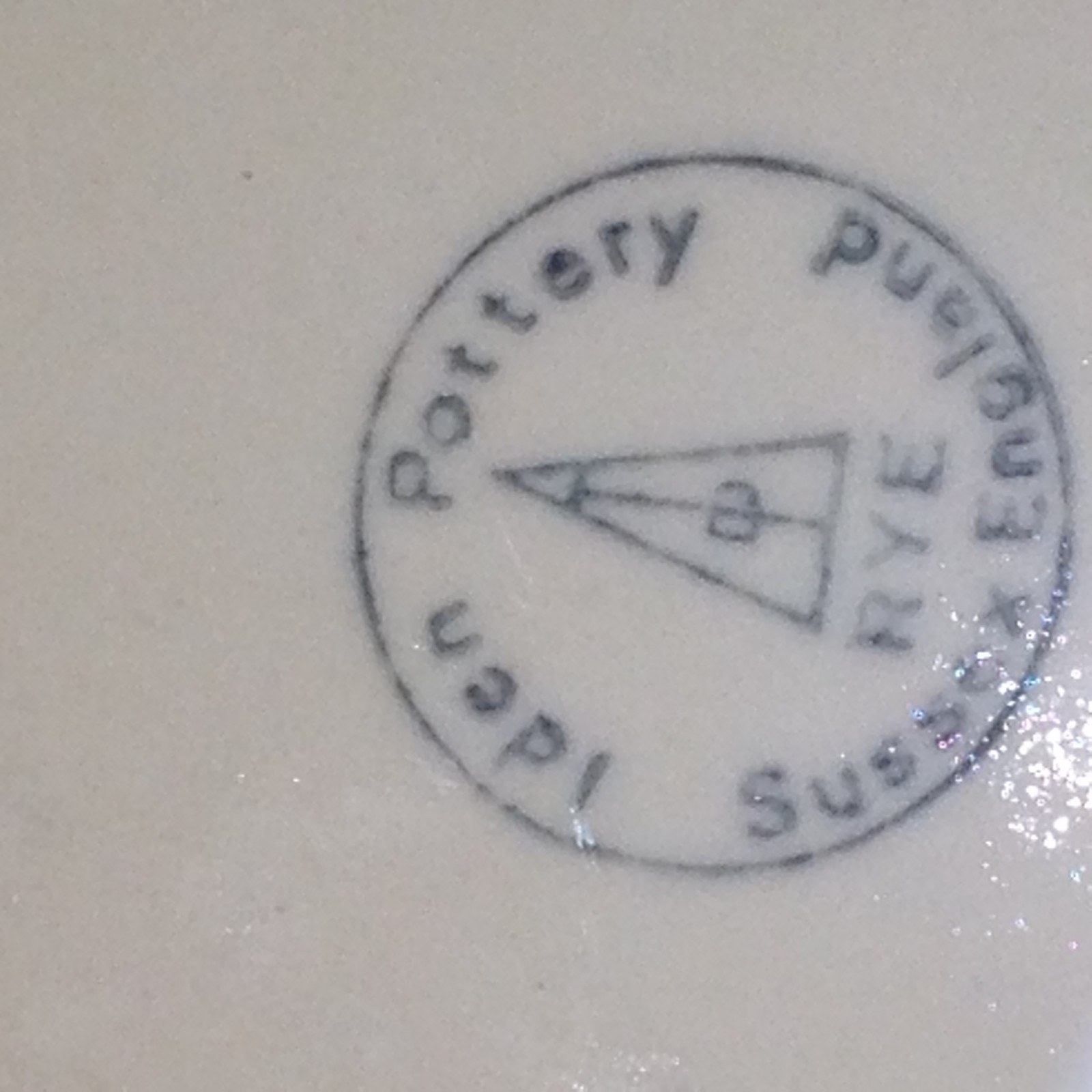 IDEN POTTERY RYE SUSSEX ENGLAND TARTAN PLAID 10 5/8" DINNER PLATE RED ...