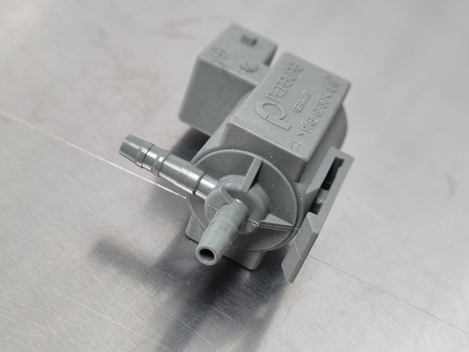 Porsche Change-Over Valve - 911, Boxster, Cayman, Panamera - 996 605 ...