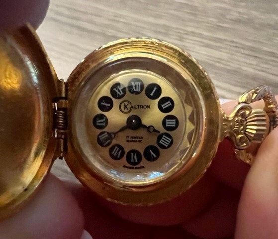 Kaltron 17 Jewels Incabloc Swiss Gold-Tone Locket Watch with flower ...