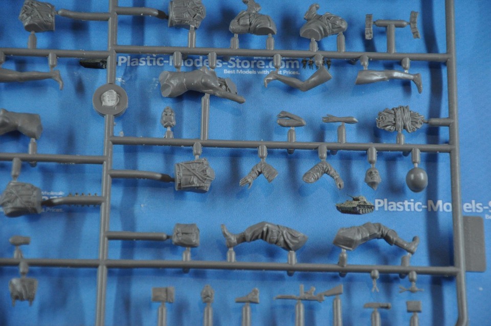 Master Box 35157 US and German Paratroopers, the South of Europe 1944 1 ...