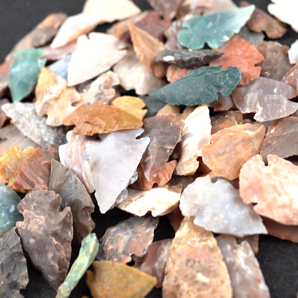 ** 52 Flint ARROWHEAD USA COLLECTION AMAZING COLORS 1"-1.3" Dovetail ...
