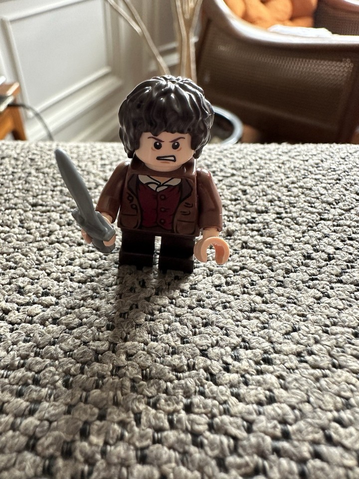 Lego Bilbo Baggins Minifigure from Lord Of The Rings set 79006 with ...