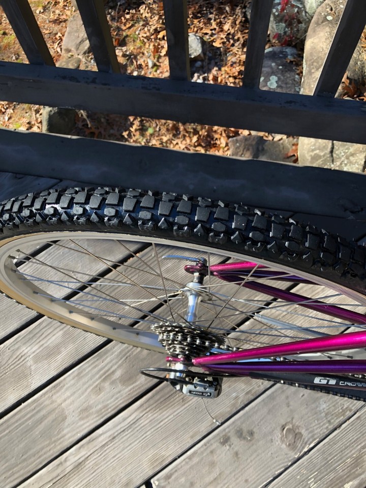 GT OUTPOST HYBRID 26"/18" Purple Mountain Bike- NO INTERNATIONAL ...