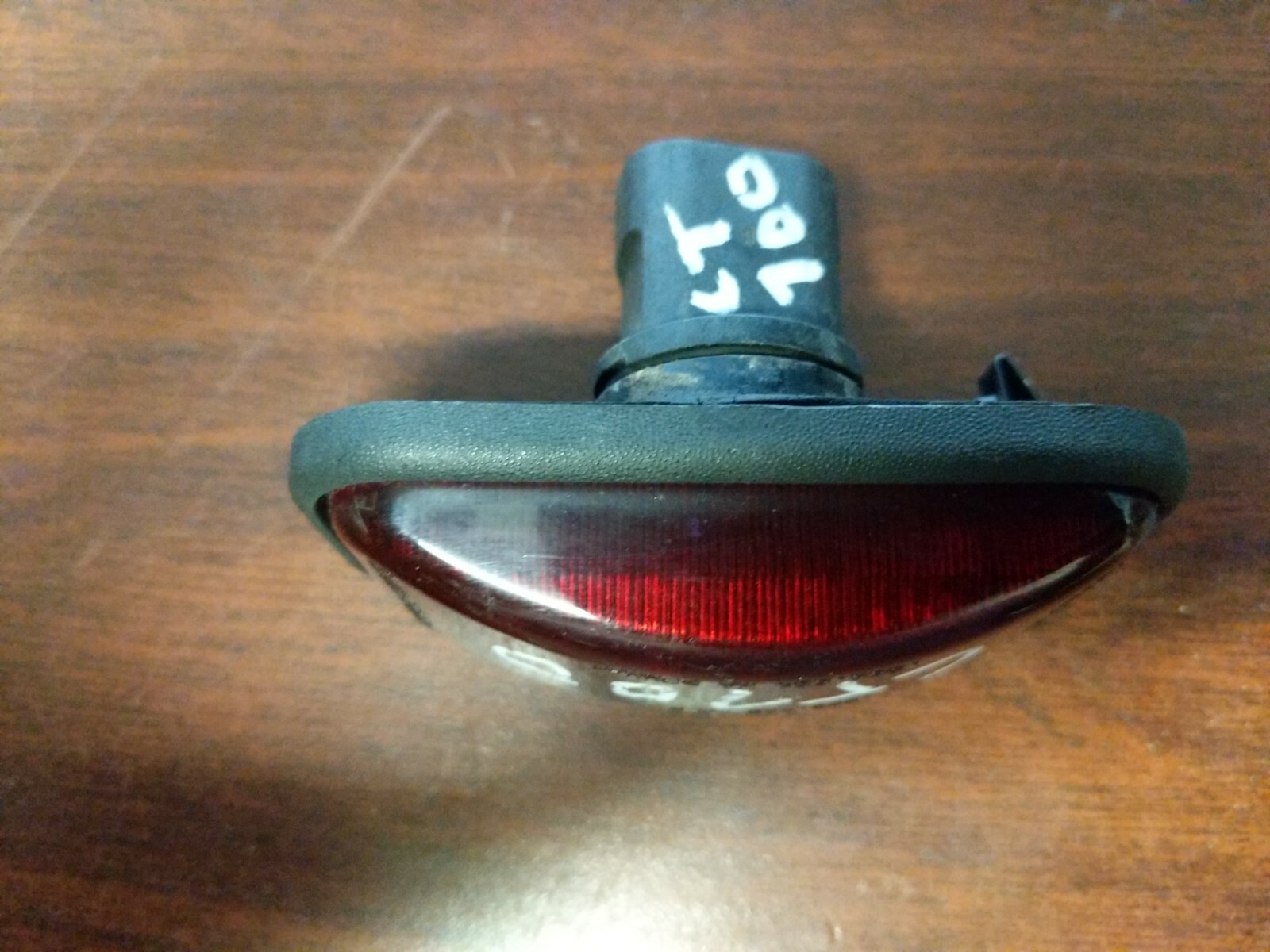 One 1x 03-09 H2 REAR UPPER ROOF TAILGATE HATCH RED MARKER LIGHT LAMP ...