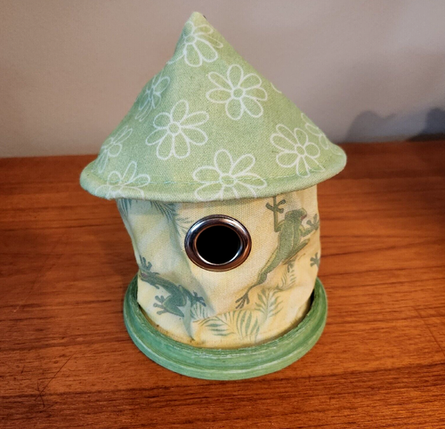 NEW CUTE RARE CLOTH GREEN HANGING "FROG" BIRDHOUSE 8" METAL BASE | eBay