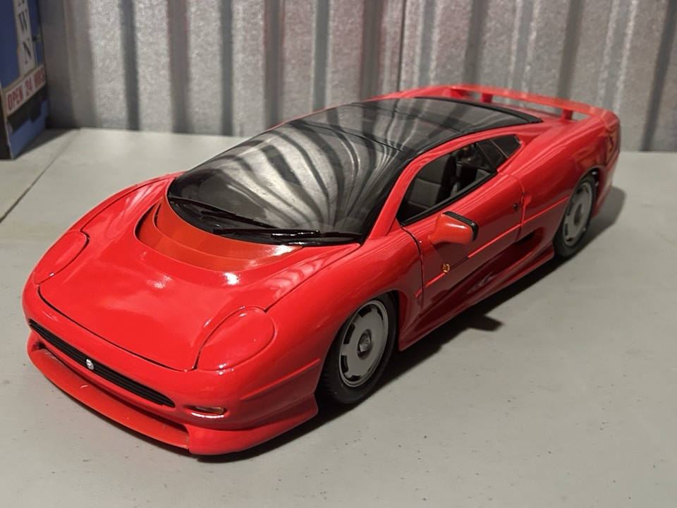 Maisto 1/12 Scale Diecast 33201 - 1992 Jaguar XJ220 - Red NO BOX | eBay
