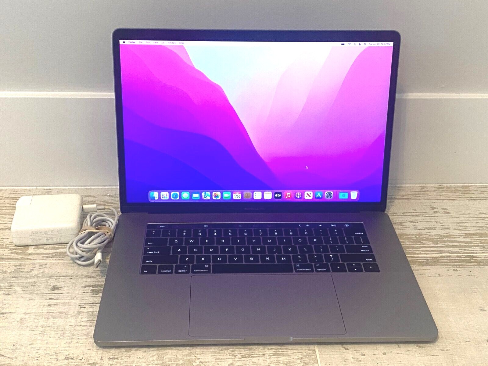 Apple MacBook Pro 15 inch Touch Bar 1TB SSD 16GB i7 3.6ghz Space Gray ...