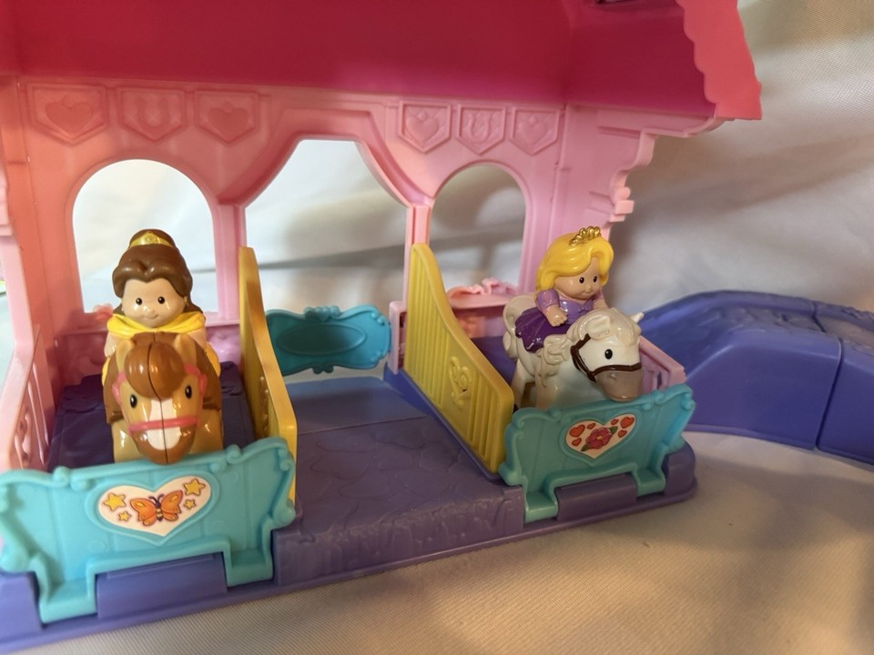 Little People Disney Princess Klip Klop Castle Stable 2 Horses 2 Ramps ...