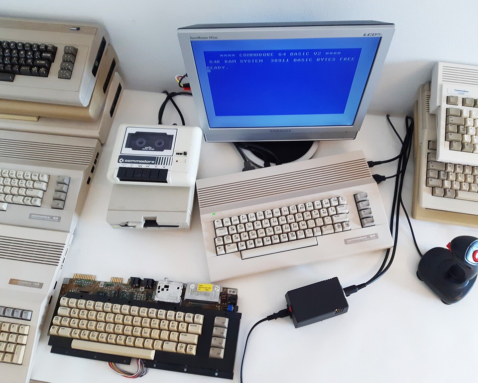 Commodore 64 Power Supply - C64 PSU, (EU 230VAC plug), Black, LED ...