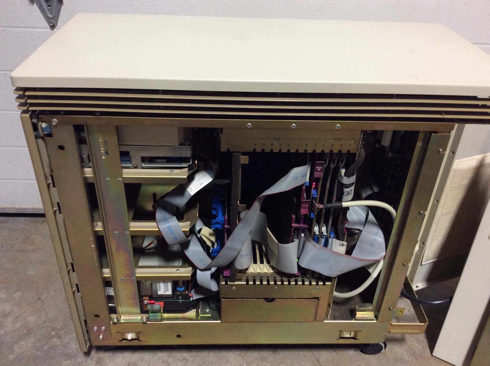 DEC Digital Equipment Corp MicrVAX II 630QB-A2 M7606 M7608-B M7516-YM ...