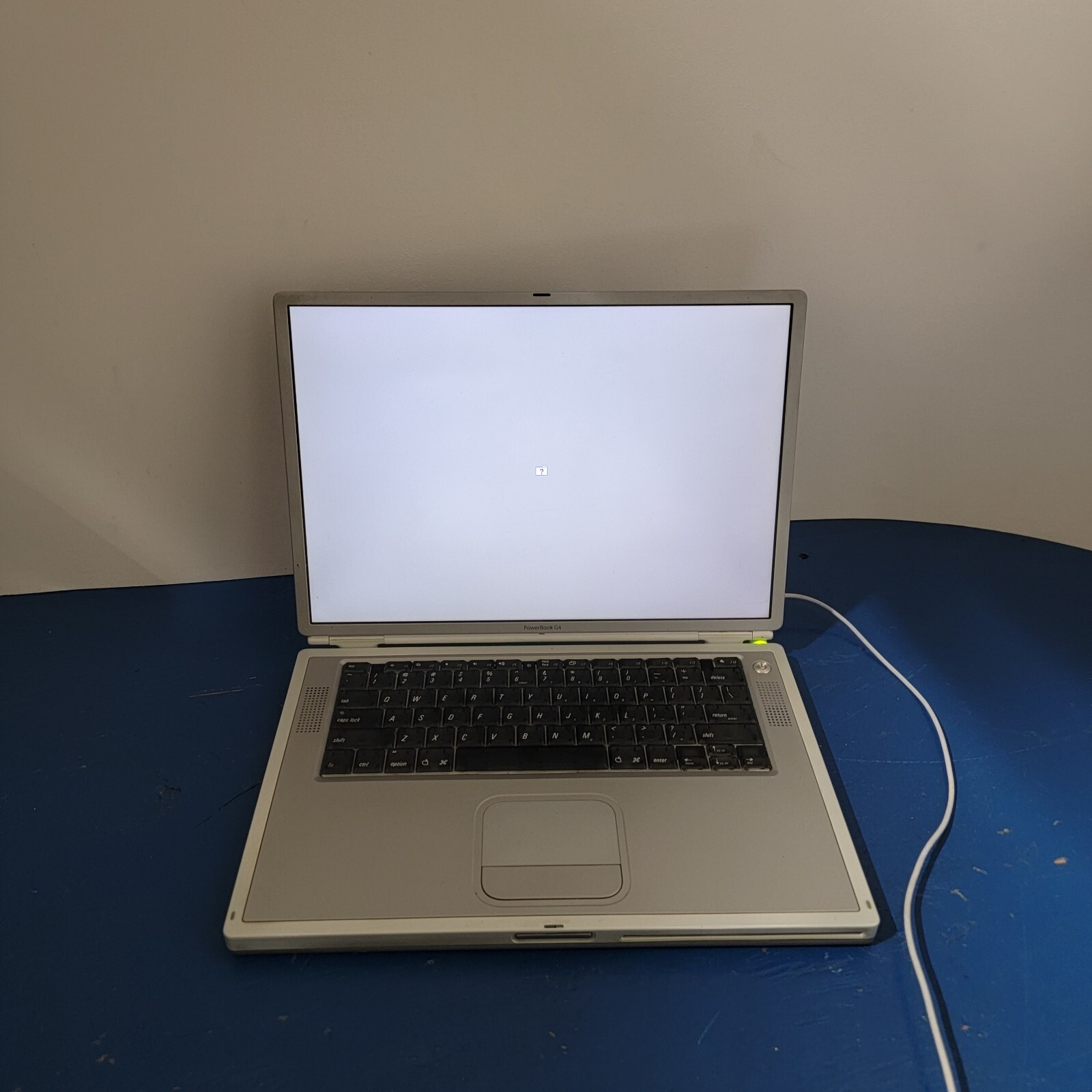 Apple PowerBook G4 17" Laptop A1025 Powers on | eBay