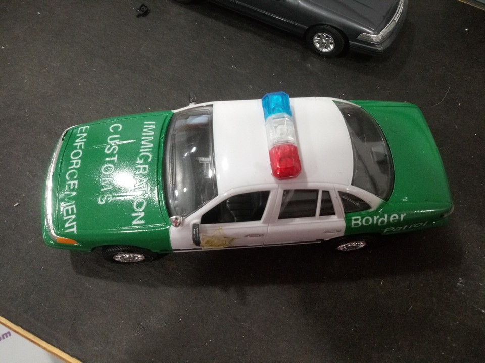 Lindberg 1/25 Kit Ford Crown Victoria Model border Patrol car | eBay