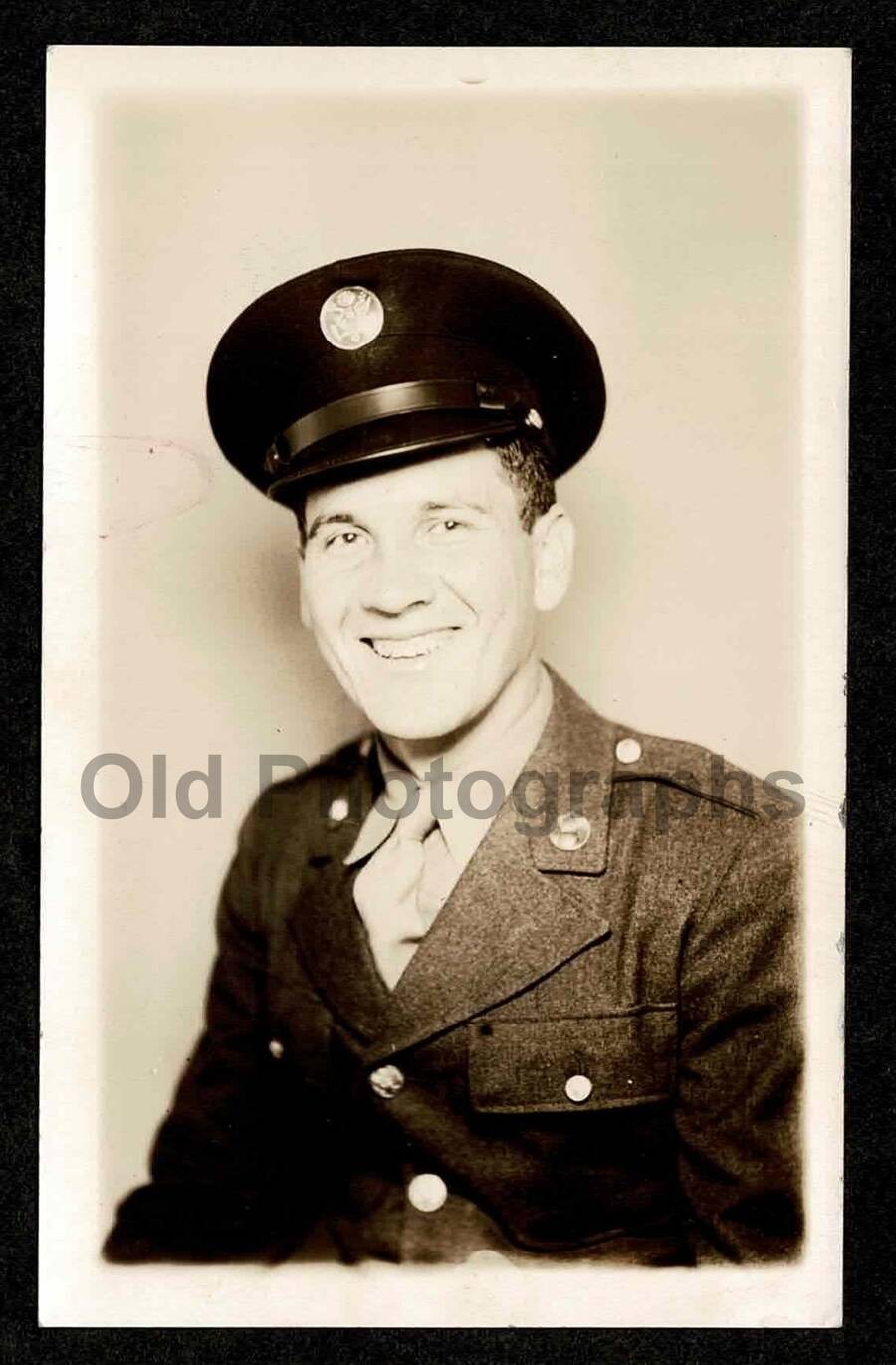 WW2 ERA STUDIO PIC HAPPY SMILING SOLDIER DRESS UNIFORM OLD/VINTAGE ...
