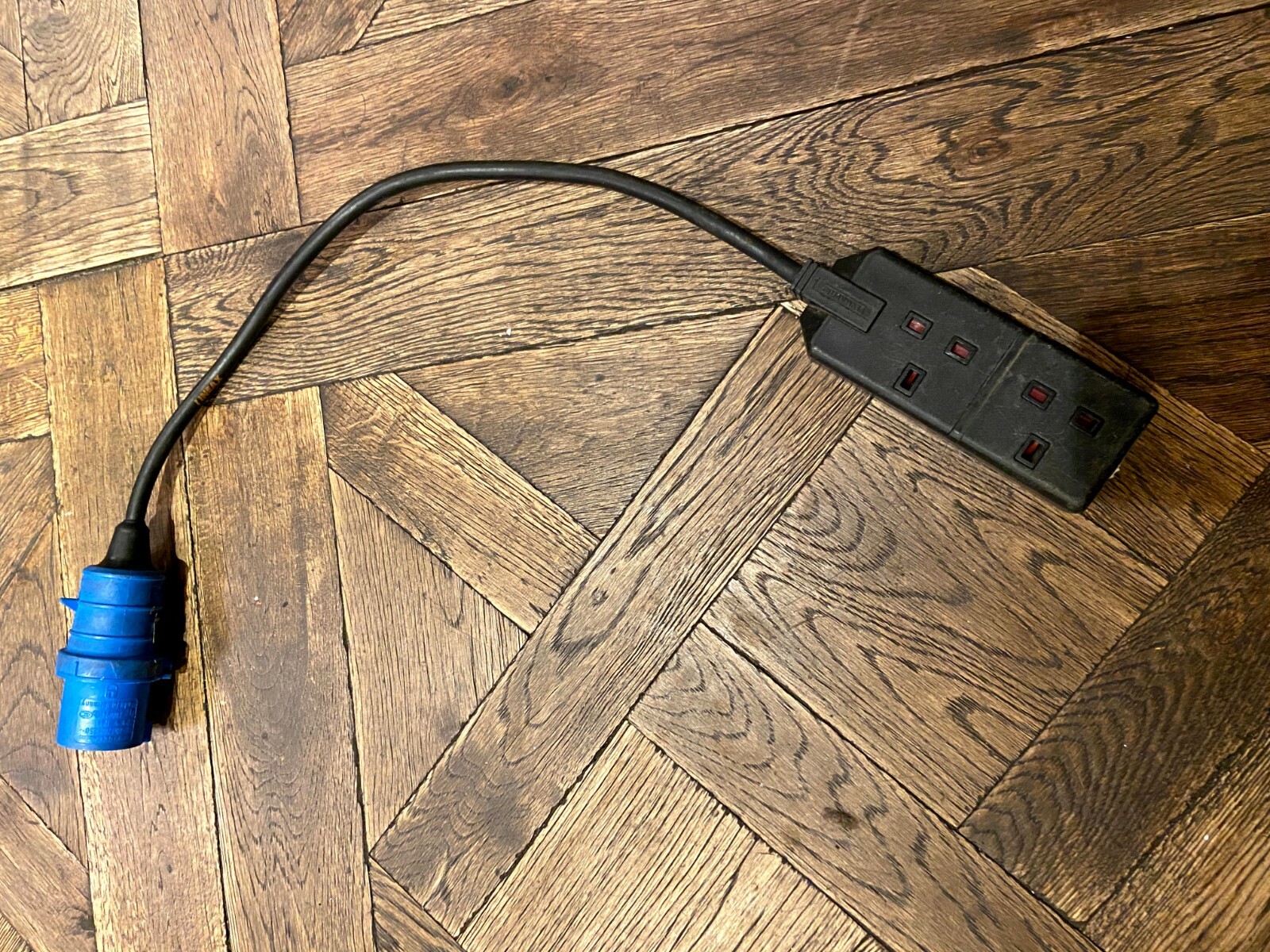 16amp to 13amp 240v Adaptor Converter Fly Lead Caravan Generator Hook ...