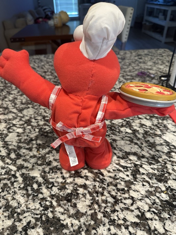2006 Fisher Price Mattel Pizza Singing/Dancing Elmo 12" Muppets Sesame ...