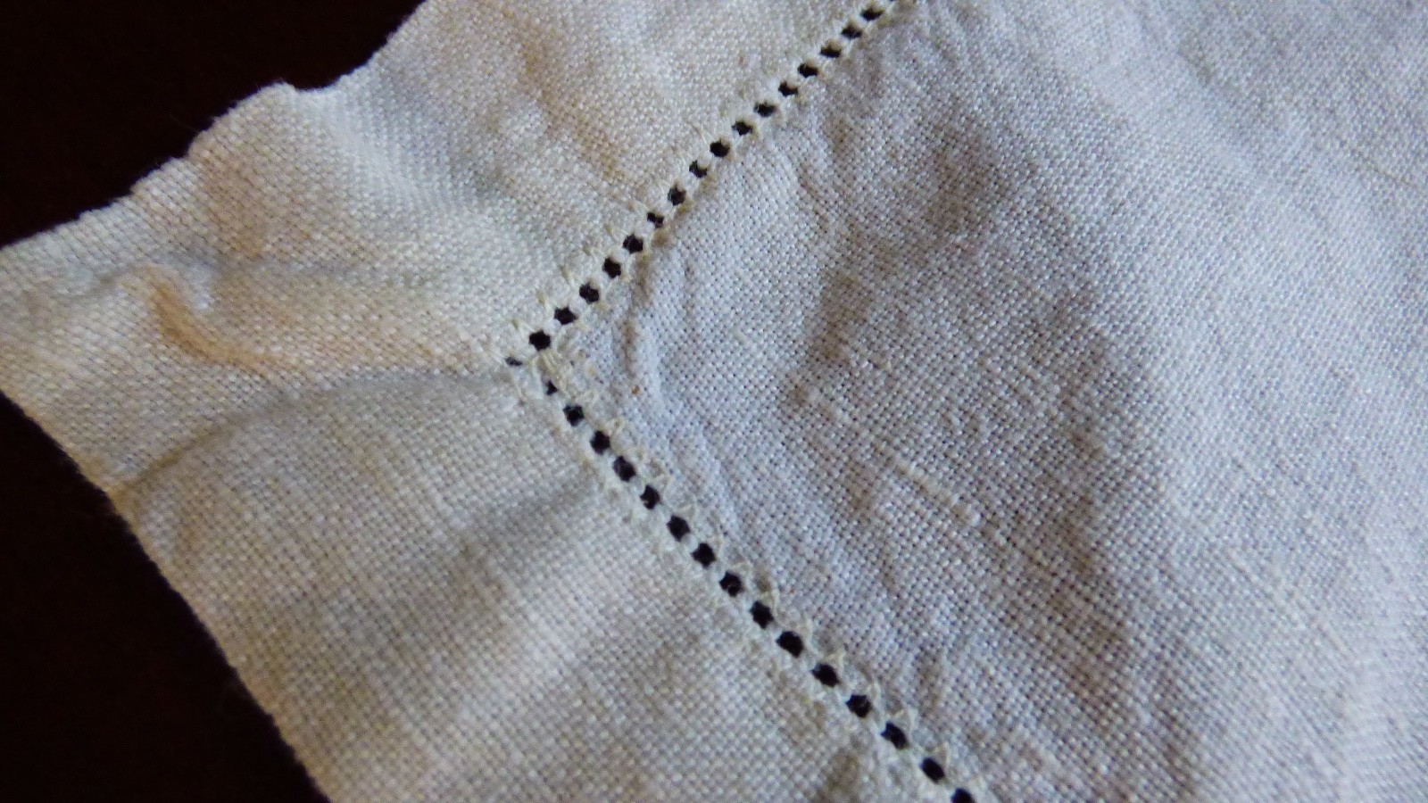 Linen Cloth Table runner White Floral Embroidery German Mein Heim ist ...