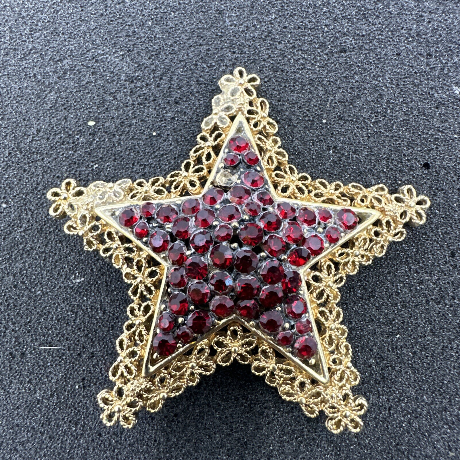 Vintage Karu Arke Brooch Red Rhinestone Star Filigree… - Gem