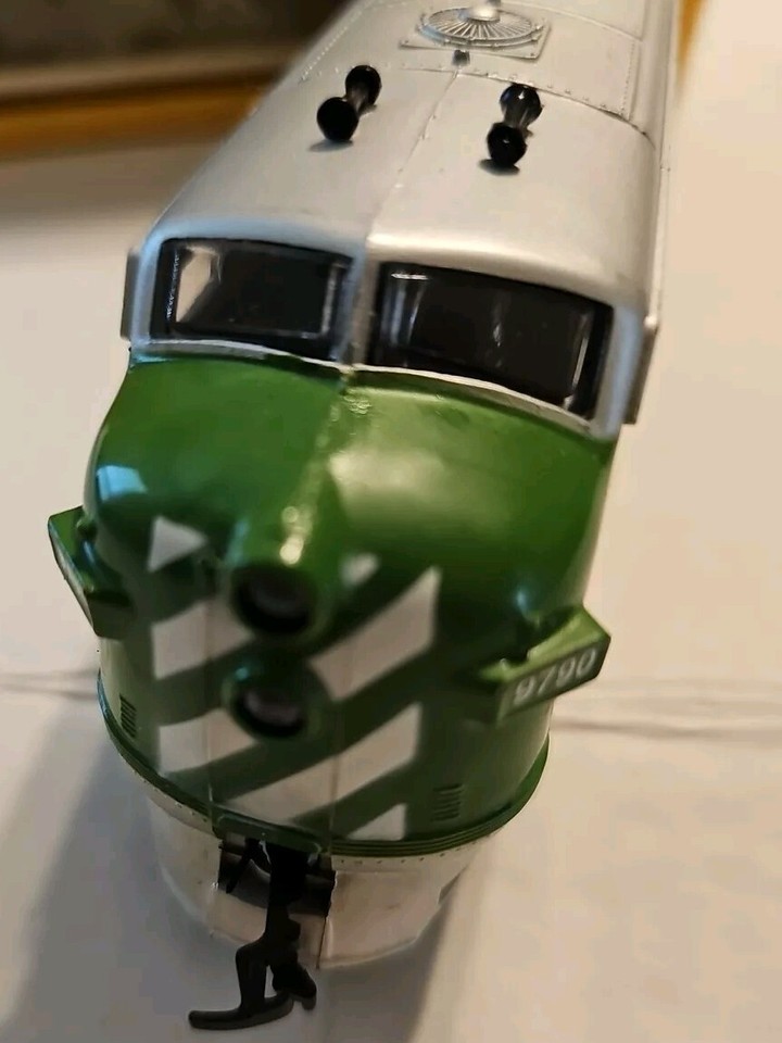 Burlington Northern 9700 F7A Diesel Locomotive Engine Life Like HO ...