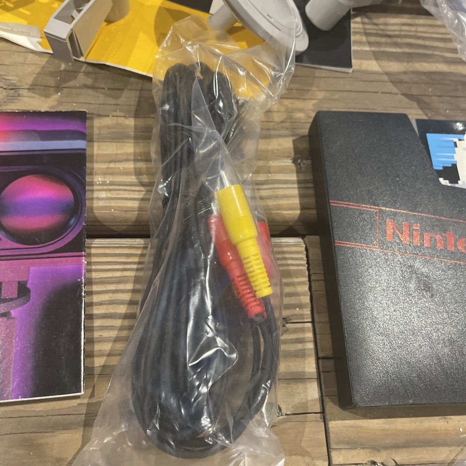 Vintage Nintendo NES Deluxe Set parts look new unable to test ...