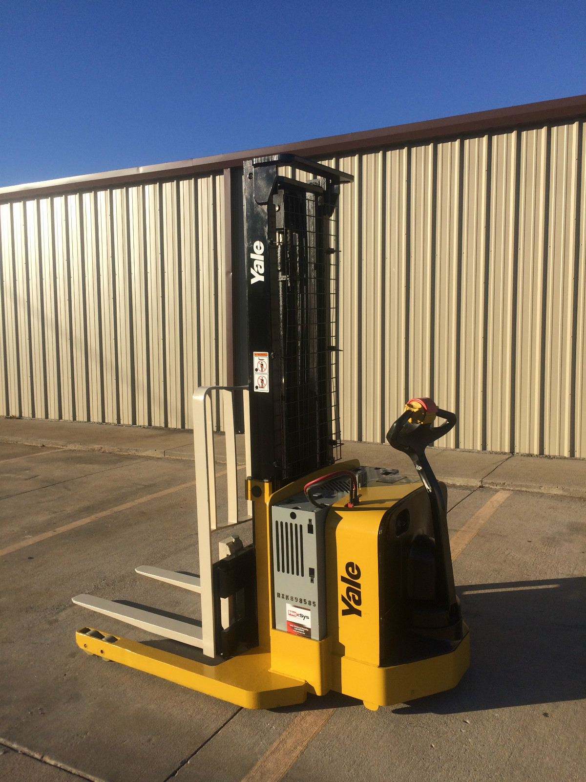 2008 Yale Walkie Stacker - Walk Behind Forklift - Straddle Lift Only ...