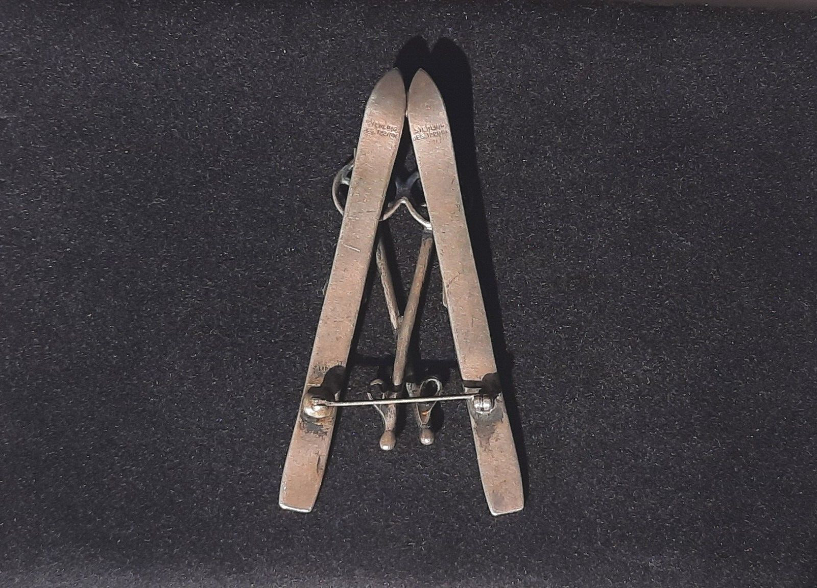 ANTIQUE STERLING SILVER SKI PIN SNOW SKI POLES BROOCH - Gem