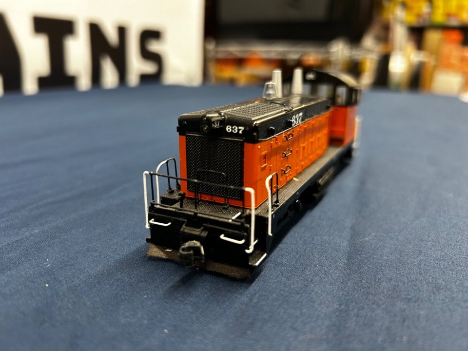 Walthers Proto 2000 HO Milwaukee Road #637 SW9/1200 Diesel Engine DC NO ...