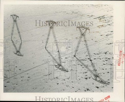 1987 Press Photo Aerial view of CEA power lines on Suntna Flats ...