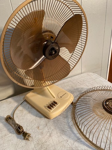 Sanyo 12" 3 Speed Oscillating Tabletop Fan EF 12SP 2 Brown Blade Beige ...