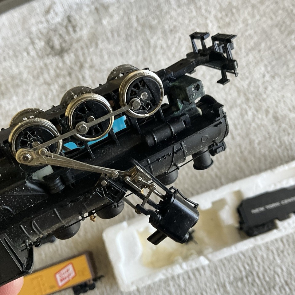 HUGE Lot Of 20 Ho Scale Train Cars Freight, Hoppers, Boxcars, Tank ...