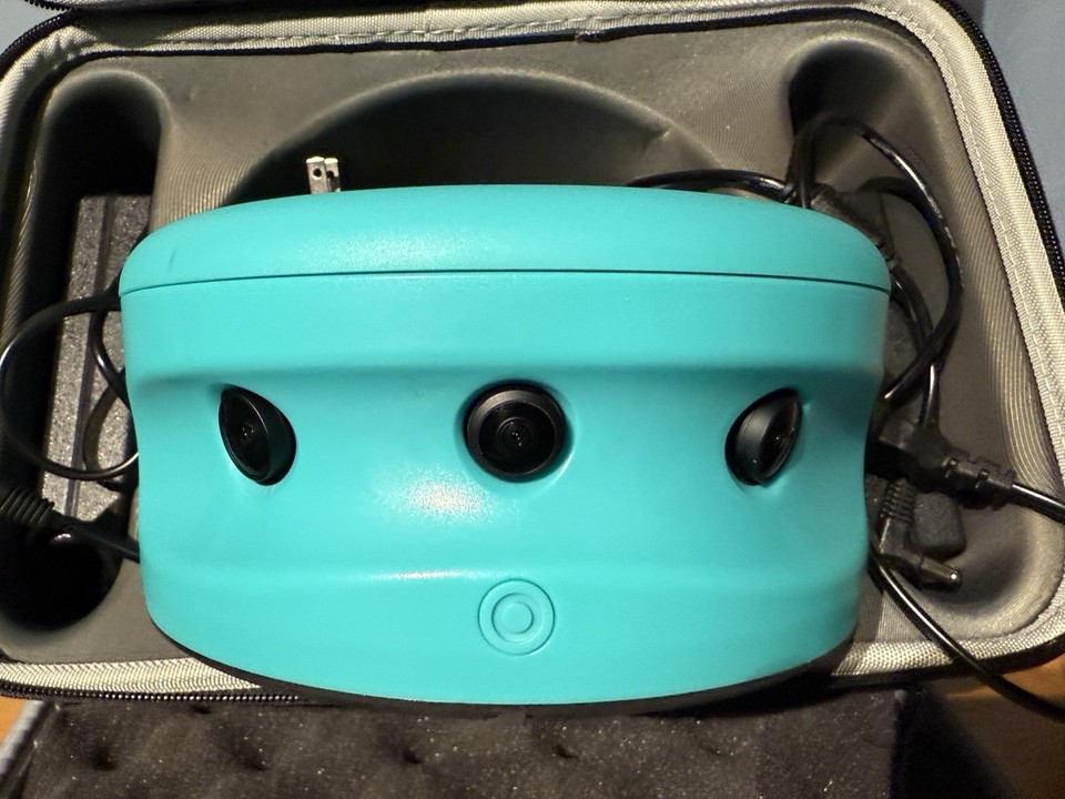 TRACE Soccer Camera With Carrying Case And 20 Trackers Working Great | eBay