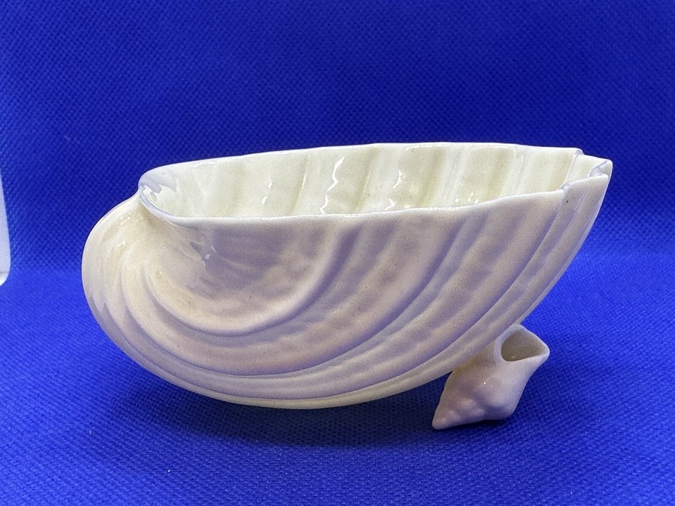 VINTAGE BELLEEK IRELAND SEASHELL FOOTED SHELL DISH | eBay