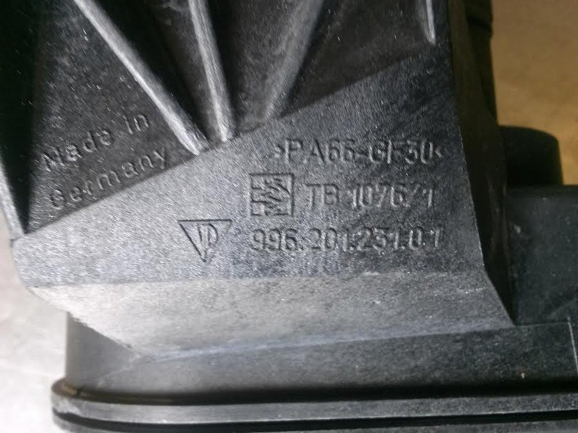 Porsche 986 Boxster 996 Fuel Vapor Vent Valve housing with valves ...