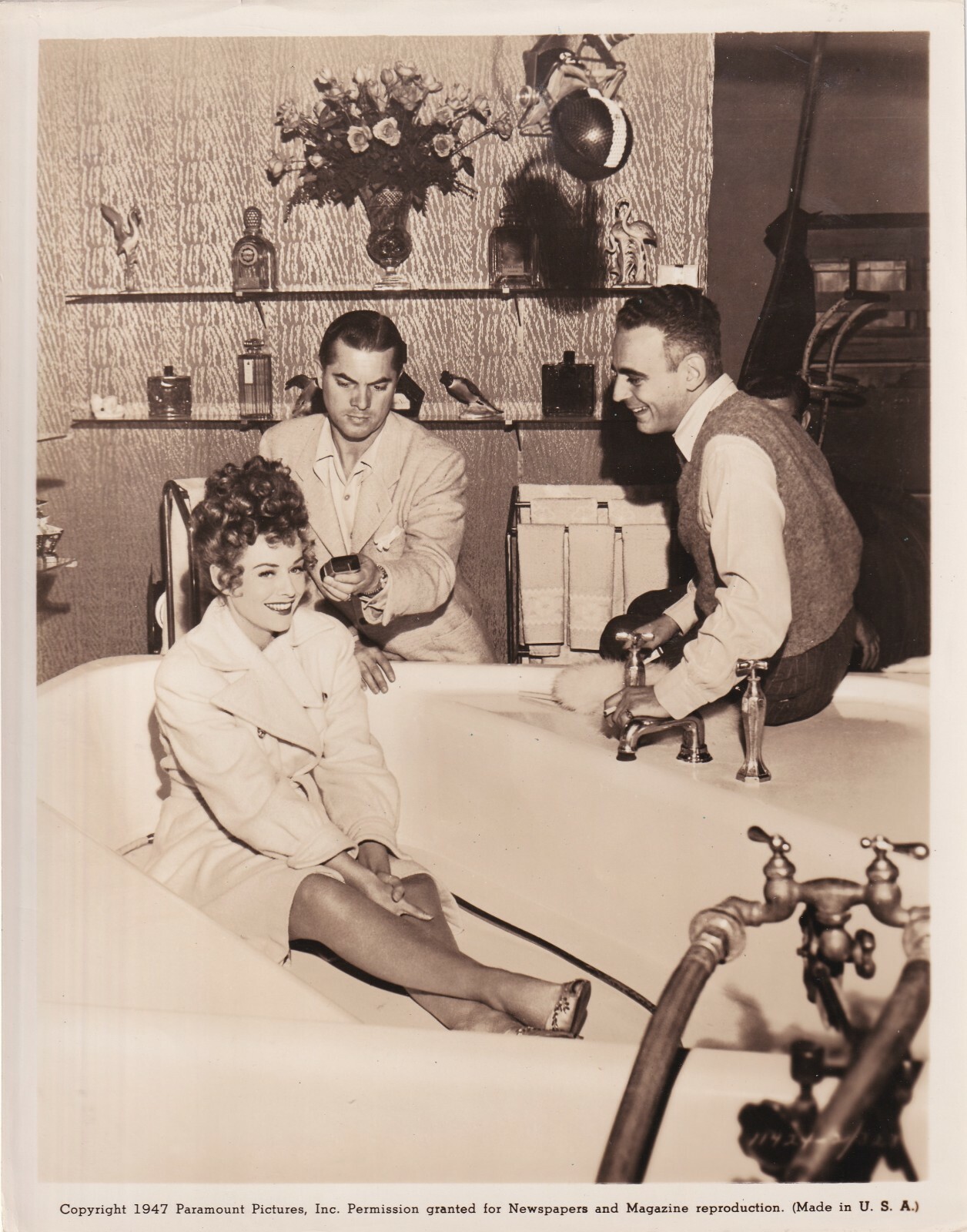 PAULETTE GODDARD CHEESECAKE SEXY LEGS ALLURING POSE 1947 PARAMOUNT ORIG ...