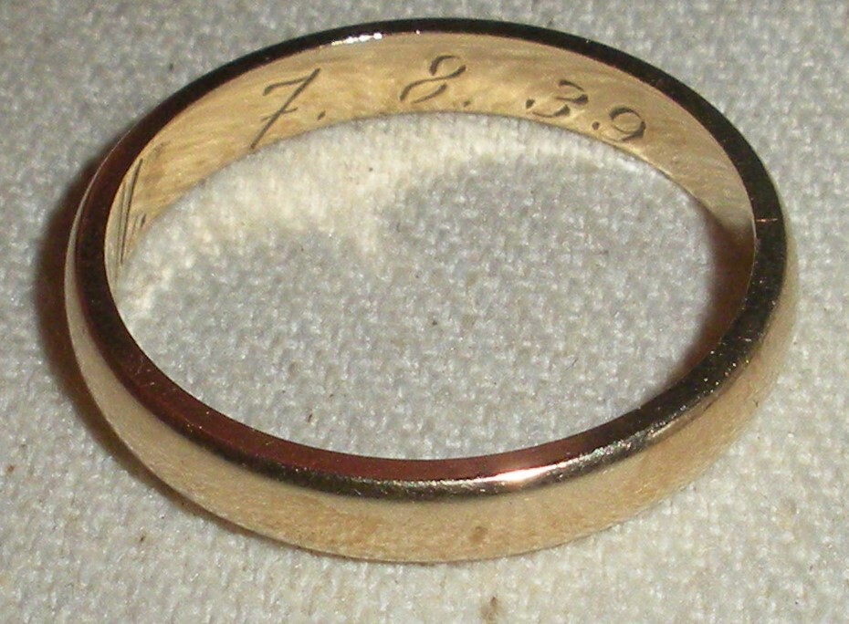ANTIQUE DATED 7-8-1939 8K (MARKED 333) GOLD WIDE WEDD… - Gem