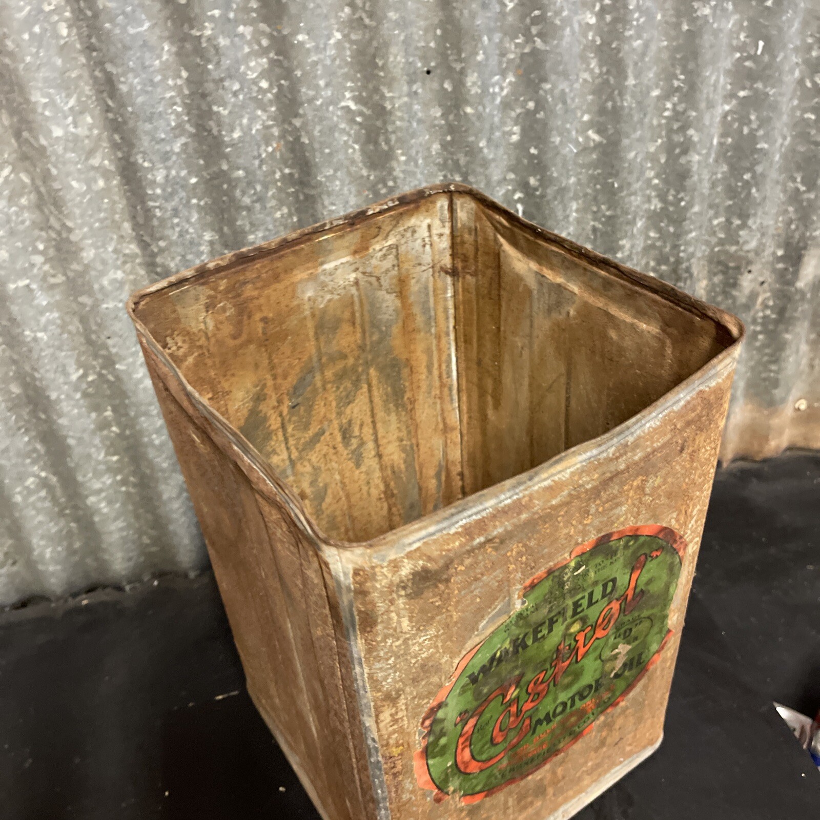 Wakefield Castrol Motor Oil Vintage square 4 Gallon Tin Drum (top cut ...