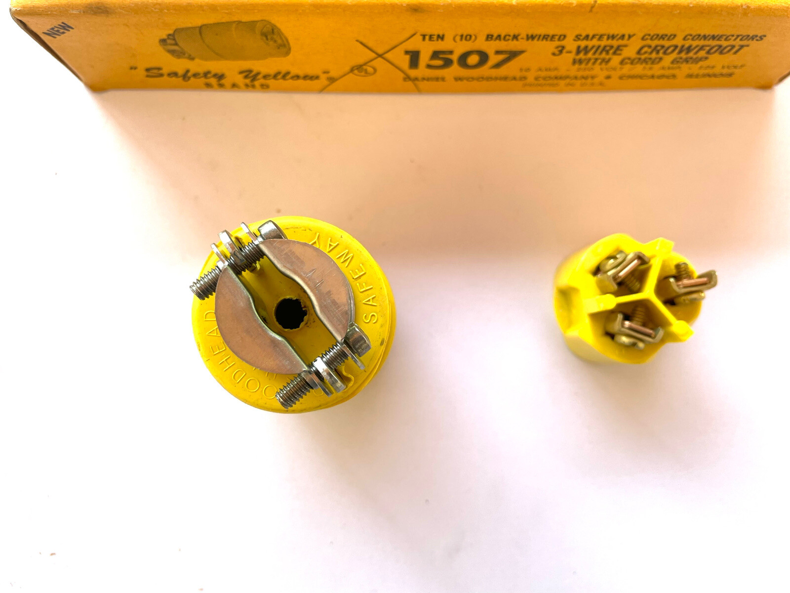 Daniel Woodhead 1507 Safeway Connectors 3 Wire Crowfoot With Cord Grip ...