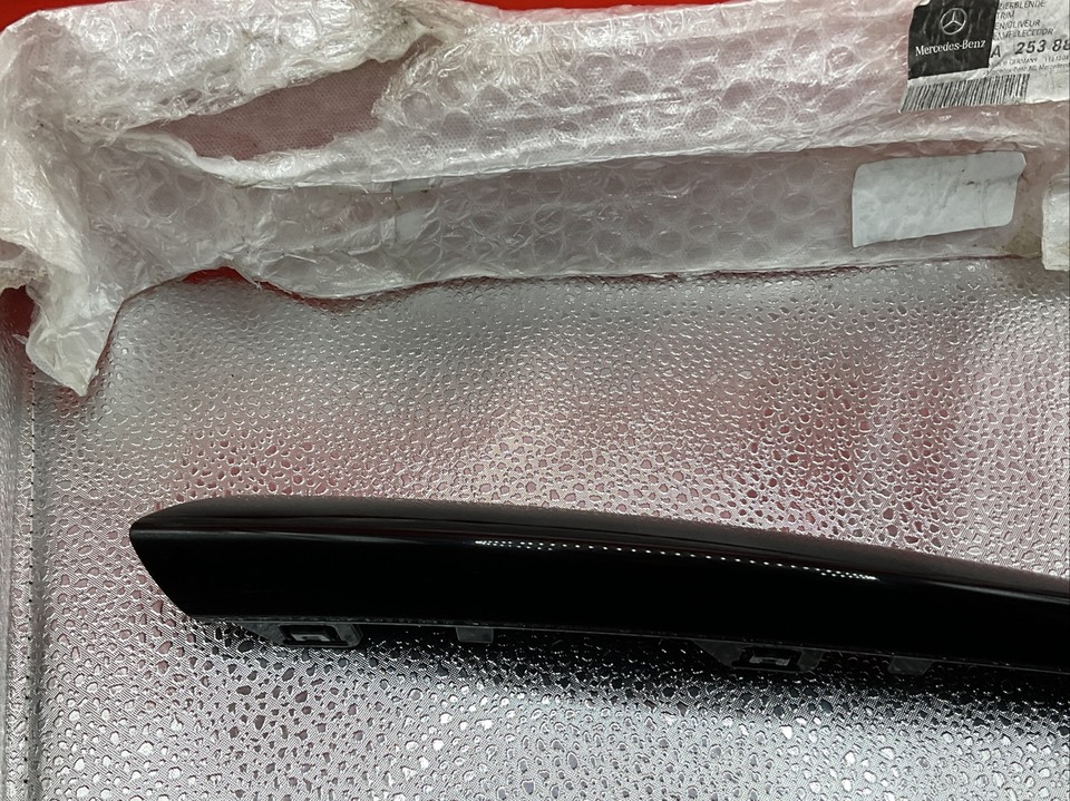 NEW OEM MERCEDES-BENZ GLC X253 FRONT RIGHT BUMPER MOLDING Black ...