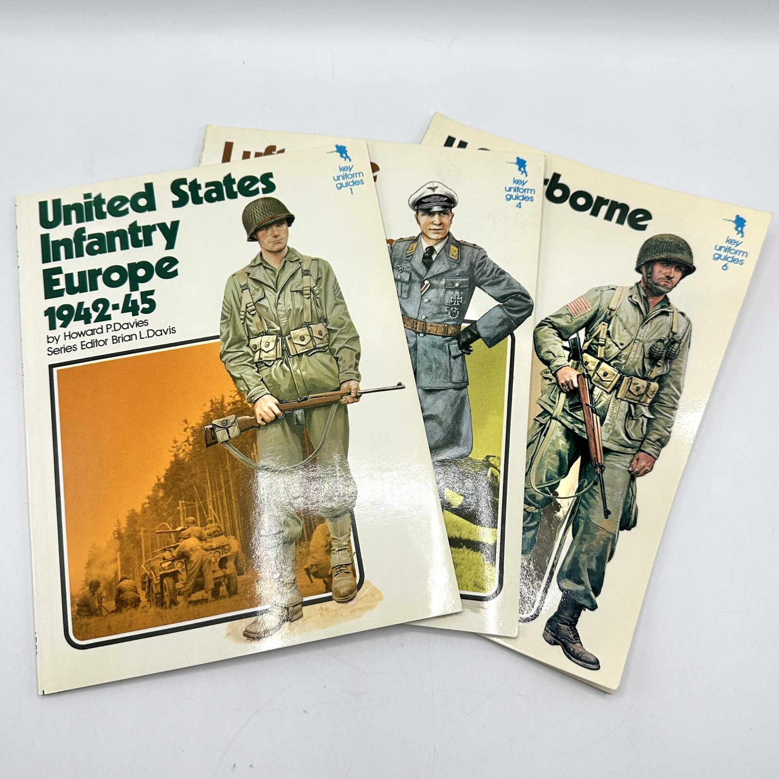 3 Vintage Arco Publishing Key Uniform Guides Volume 1, 4 & 6 WWII ...