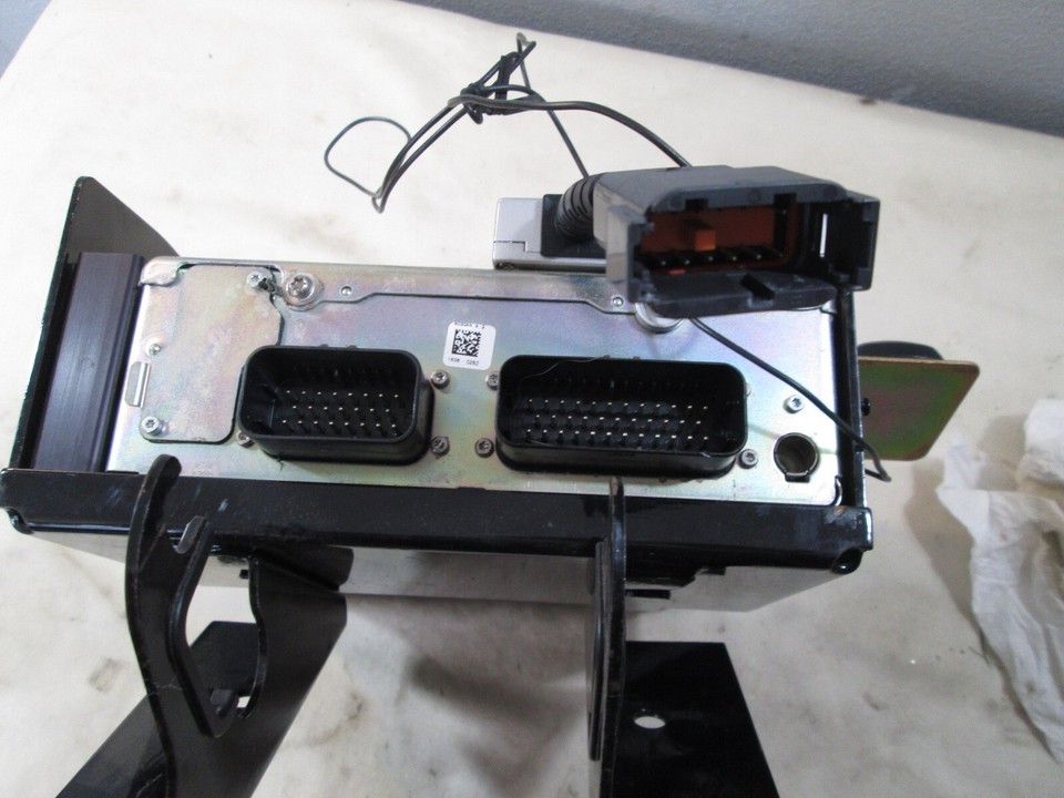 06-13 OEM Harley Touring Harmon Kardon Am/Fm Radio CD player, XM module ...