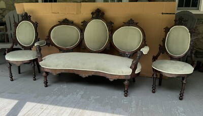 1800-1899 - Antique Victorian Parlor Set