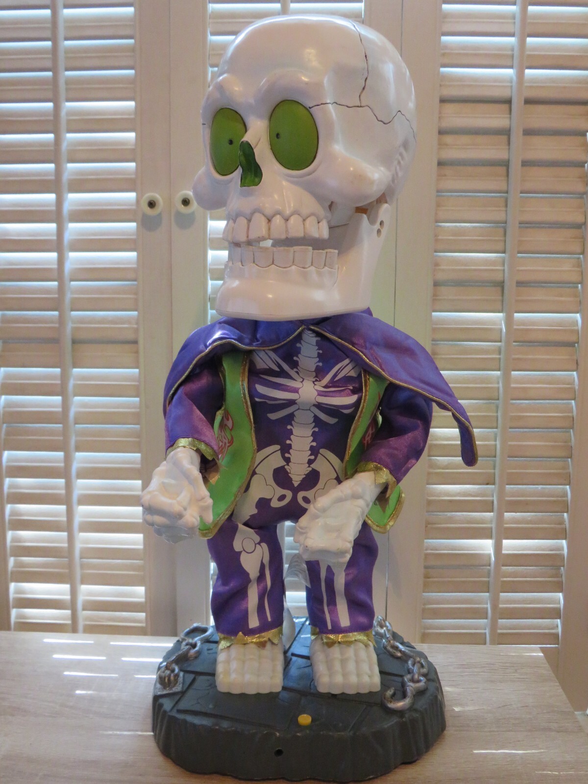 Gemmy FREAKY GEEKS Animated SUPER FREAK Dancing Lights Skeleton READ ...