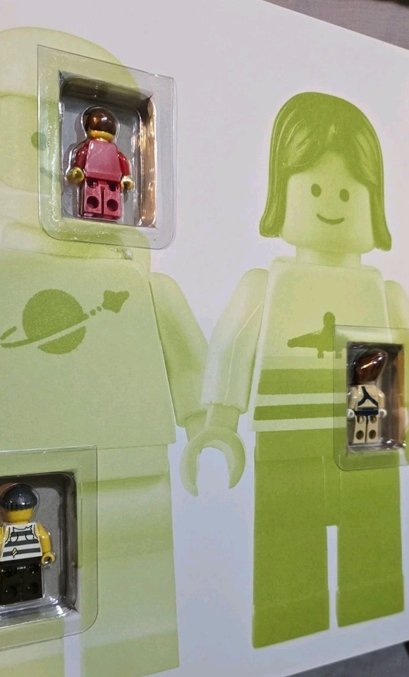 LEGO® Minifigure Year by Year A Visual History: With 3 ... by Lipkowitz ...