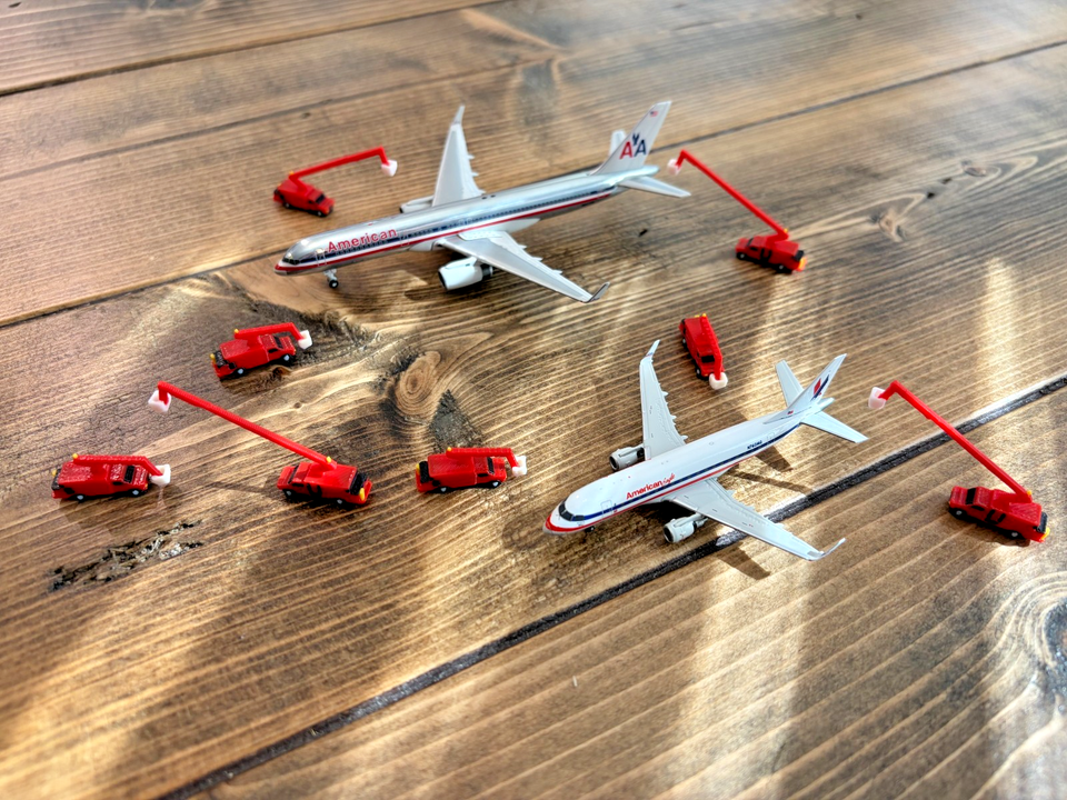 1:400 Model Airport Accessories - 8 Piece Airport Deicing Vehicle Set ...