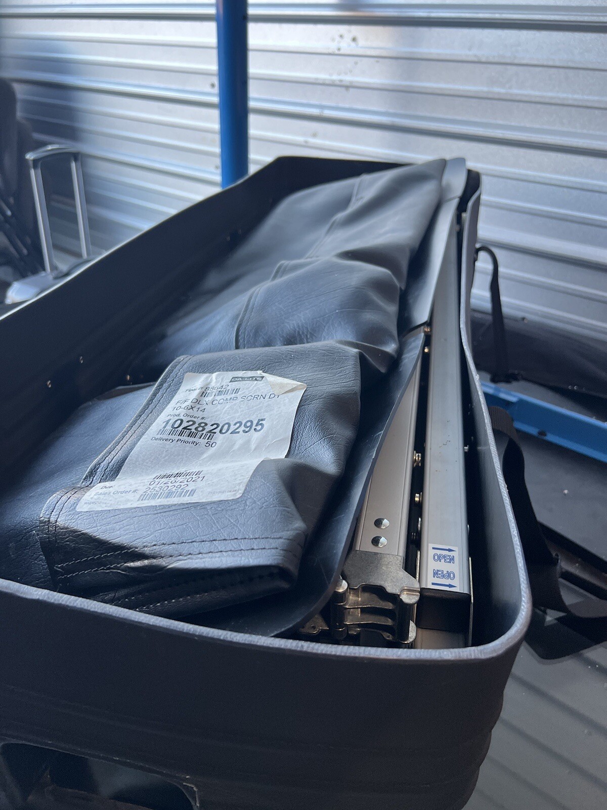 Da-Lite Fast-Fold Deluxe Frame Projection Screen, 210” Diag., Case with ...