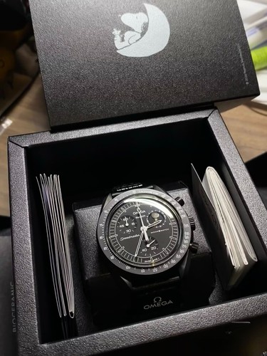 Swatch x Omega Bioceramic Mission to the Moonphase Snoopy MoonSwatch ...