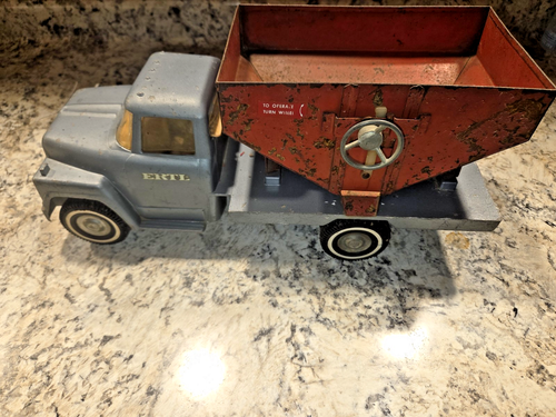 ERTL Vintage International Loadstar Gravity Feed Grain Hopper Truck ...