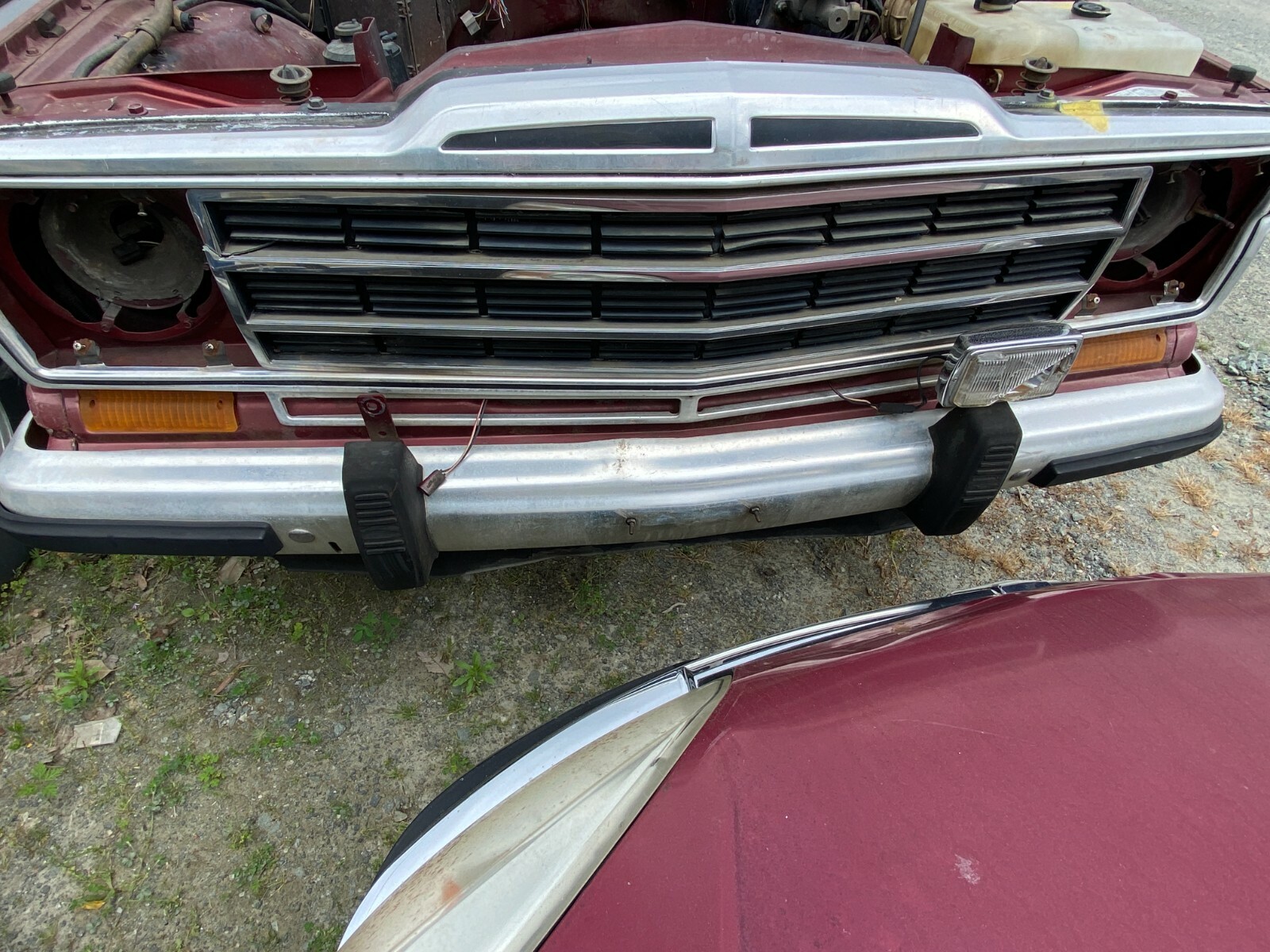 1986 Jeep Grand Wagoneer Grille Chrome OEM Header Panel Cracked Dented ...