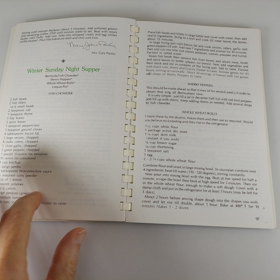 Bermudian Cookery 1981 by Bermuda Junior Service League Plastic Comb PB ...