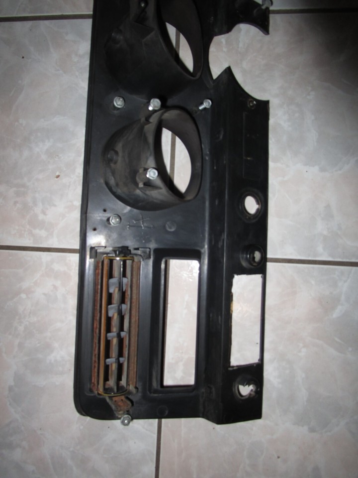 1970-72 PONTIAC GTO Le MANS T-37 GT-37 A/C DASH BEZEL WITH CENTER VENT ...