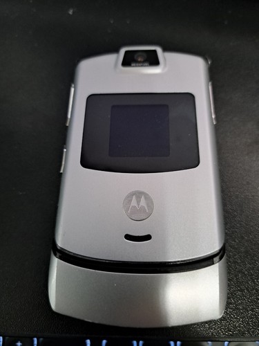 Motorola RAZR V3m Silver Verizon Flip Cell Phone ~ TESTED Needs Battery ...